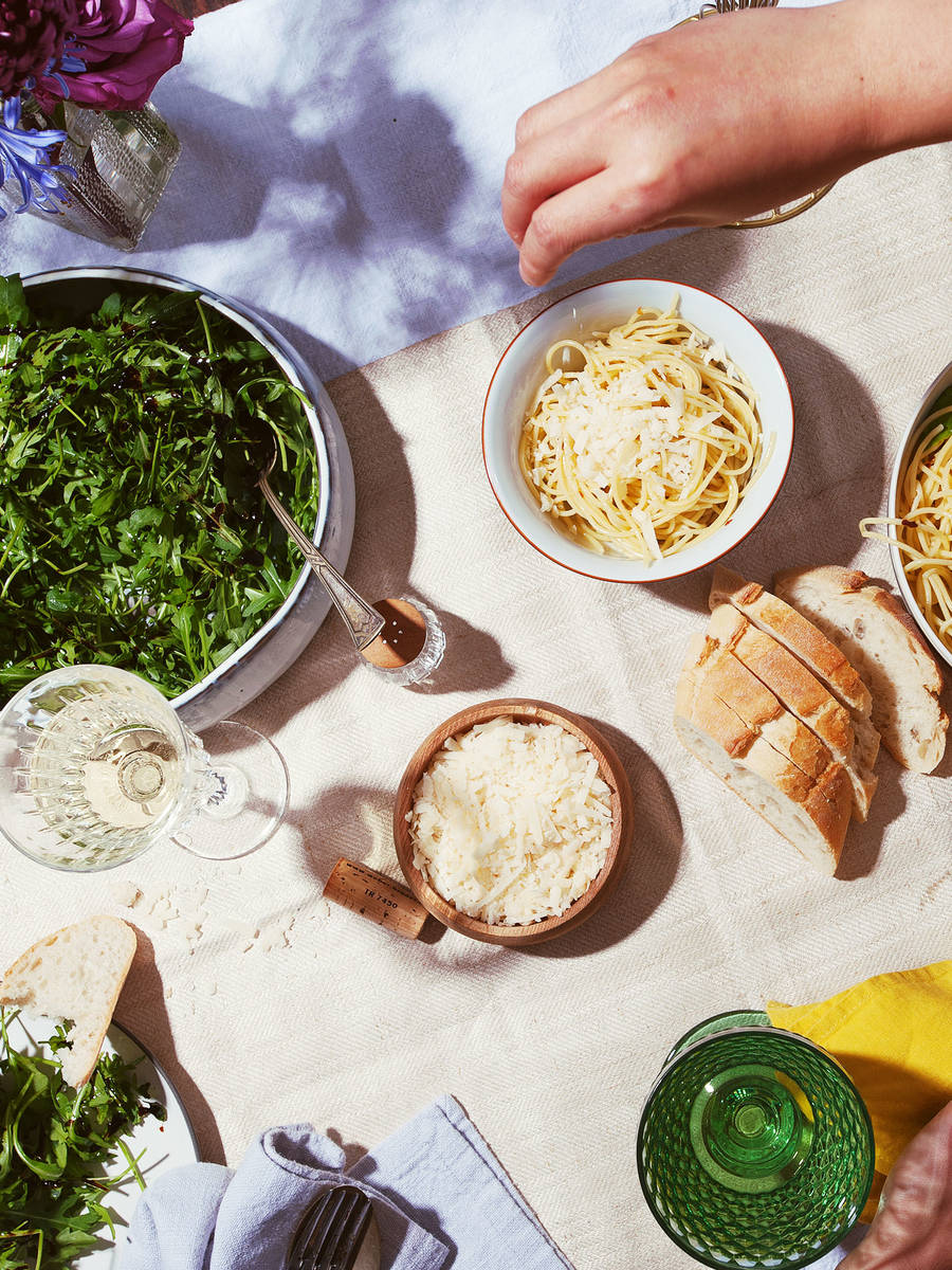 The Beginner’s Guide to Dressing A Dinner Table | Stories | Kitchen Stories