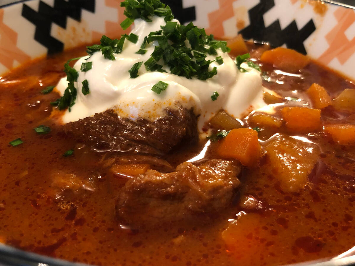 Rindsgulasch | Rezept | Kitchen Stories