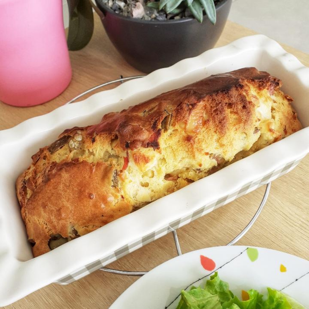 Olive, cheese and ham cake | Recipe | Kitchen Stories