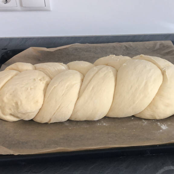 Saftiger Hefezopf | Rezept | Kitchen Stories
