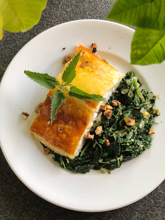 Lachsfilet mit Spargel und Honig-Senf-Soße | Rezept | Kitchen Stories