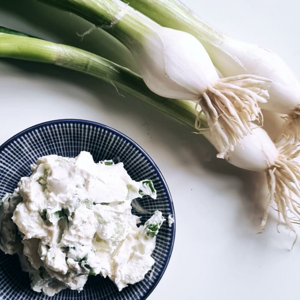 Frischkäse mit Frühlingszwiebel | Rezept | Kitchen Stories