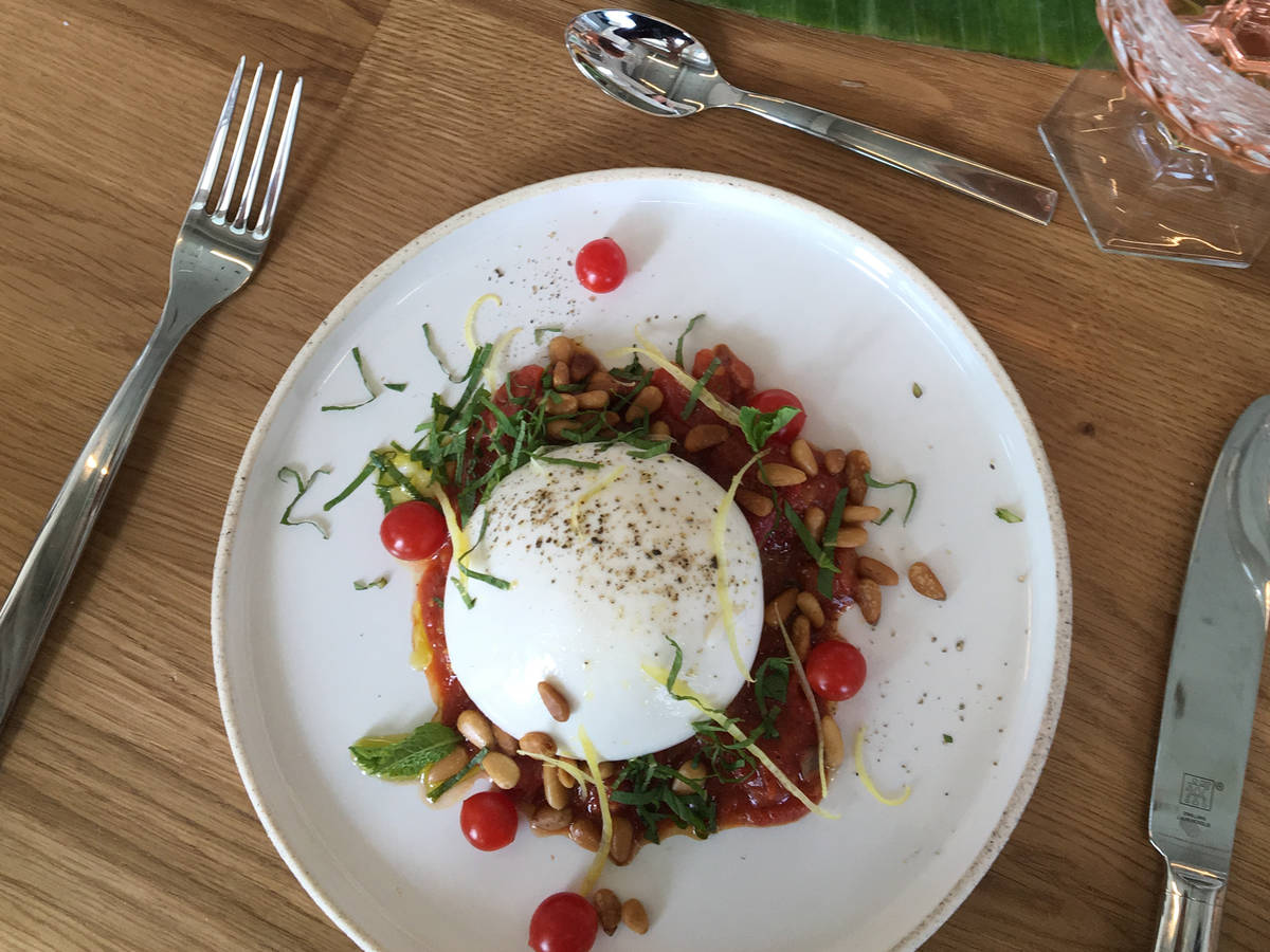 Tomato dates jam with burrata cheese | Recipe | Kitchen Stories