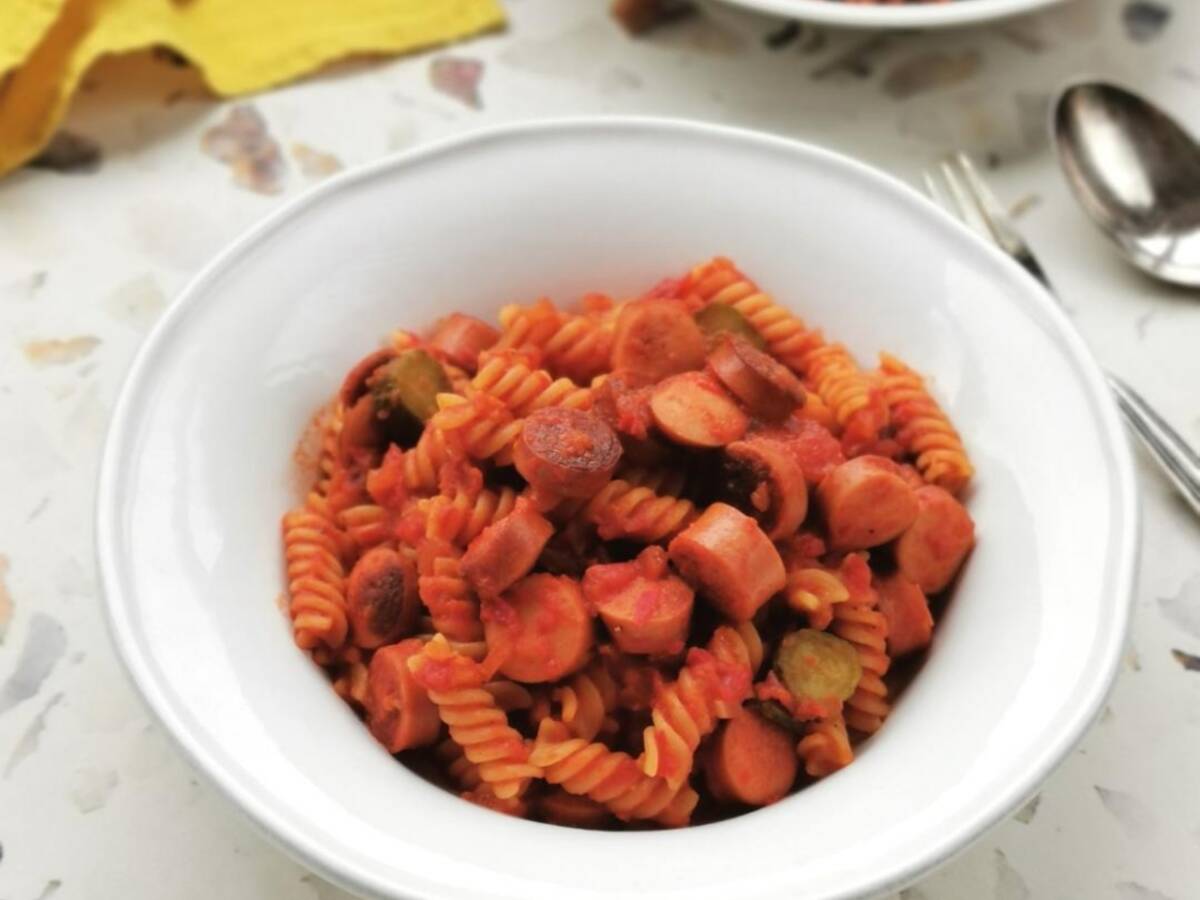 Pasta mit Merguez und würziger Tomaten- Paprikasauce | Rezept | Kitchen ...