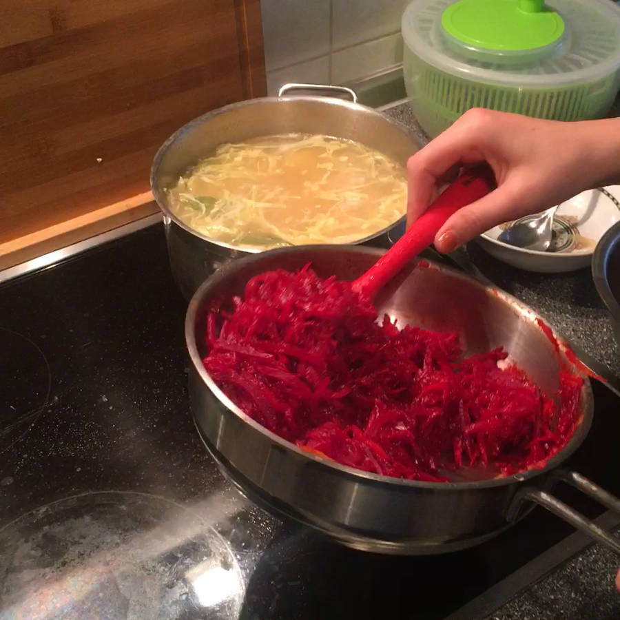 Borscht with chicken | Recipe | Kitchen Stories