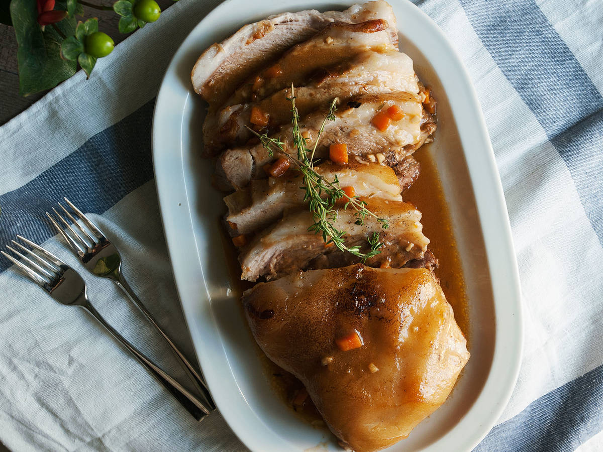 Geschmorte Schweineschulter mit Biersauce | Rezept | Kitchen Stories