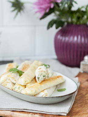 Jalapeño cheese crisps | Recipe with Video | Kitchen Stories