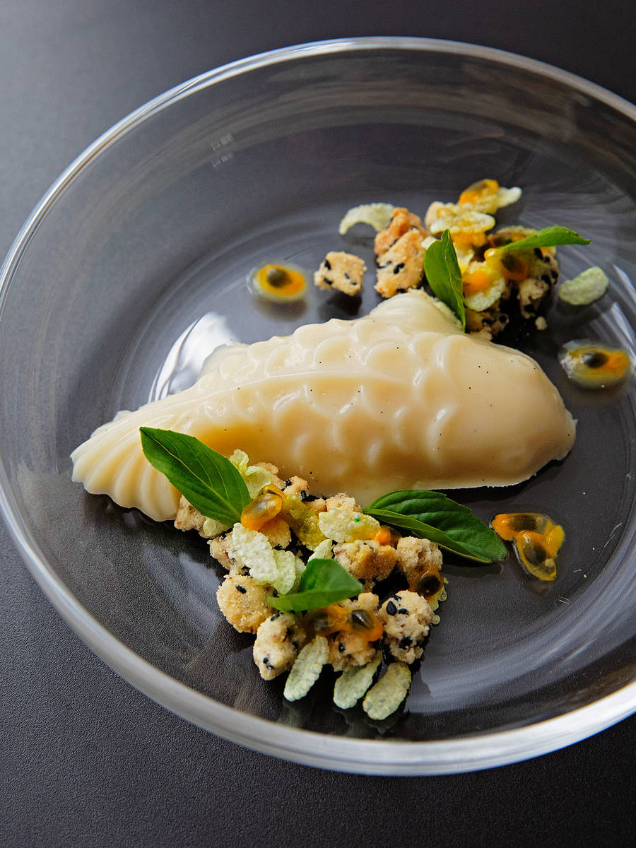 Pan-fried scallops with dashi gel and plum sauce | Recipe | Kitchen Stories