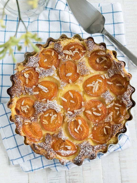Mandeltorte mit Daim | Rezept mit Video | Kitchen Stories