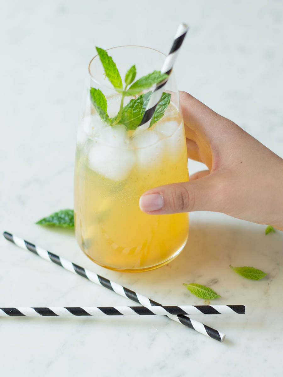 How to sugar rim a cocktail glass | Recipe with Video | Kitchen Stories