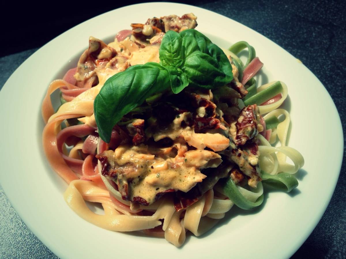 Tagliatelle with tomato-smoked salmon cream sauce | Recipe | Kitchen ...