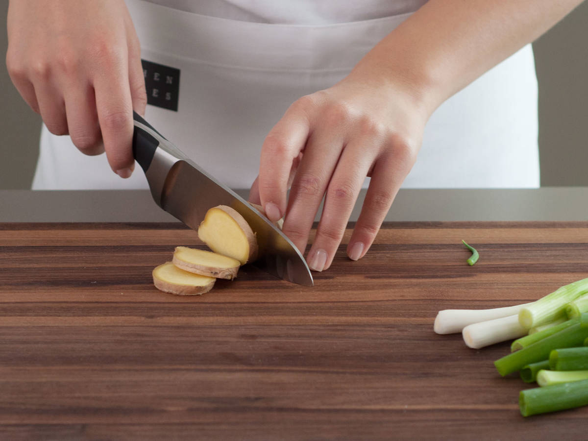 Braised ham hock | Recipe with Video | Kitchen Stories