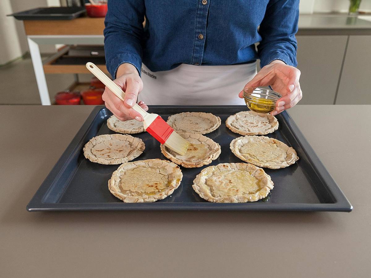 Mexican chicken sopes | Recipe | Kitchen Stories