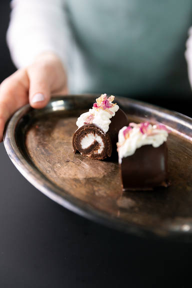 Mini Swiss Rolls with crunchy chocolate icing | Kitchen Stories