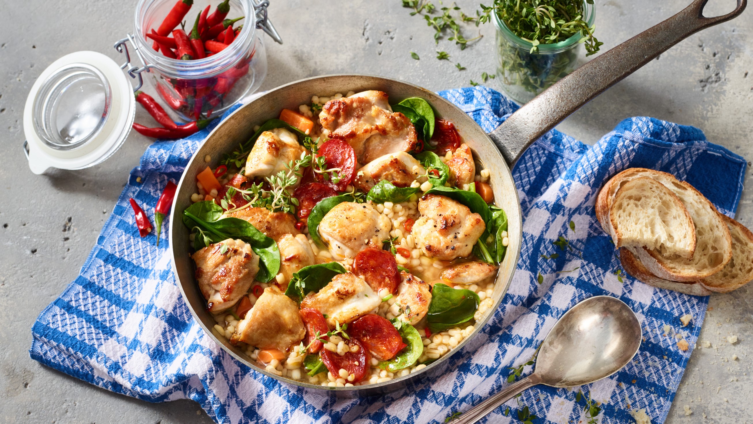 One Pot Puten-Spinat-Eintopf mit Chorizo und Perlgraupen | Rezept ...