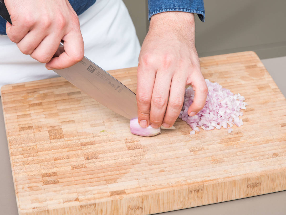 Königsberger Klopse (German meatballs in cream and caper sauce ...