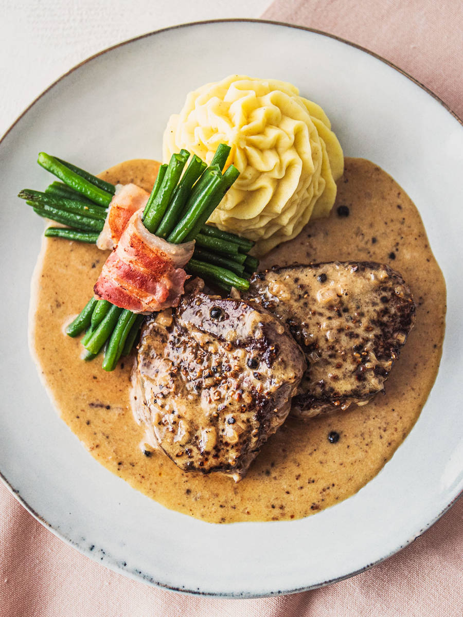 Make schnitzel with mushroom gravy with Christian | Recipe with Video ...