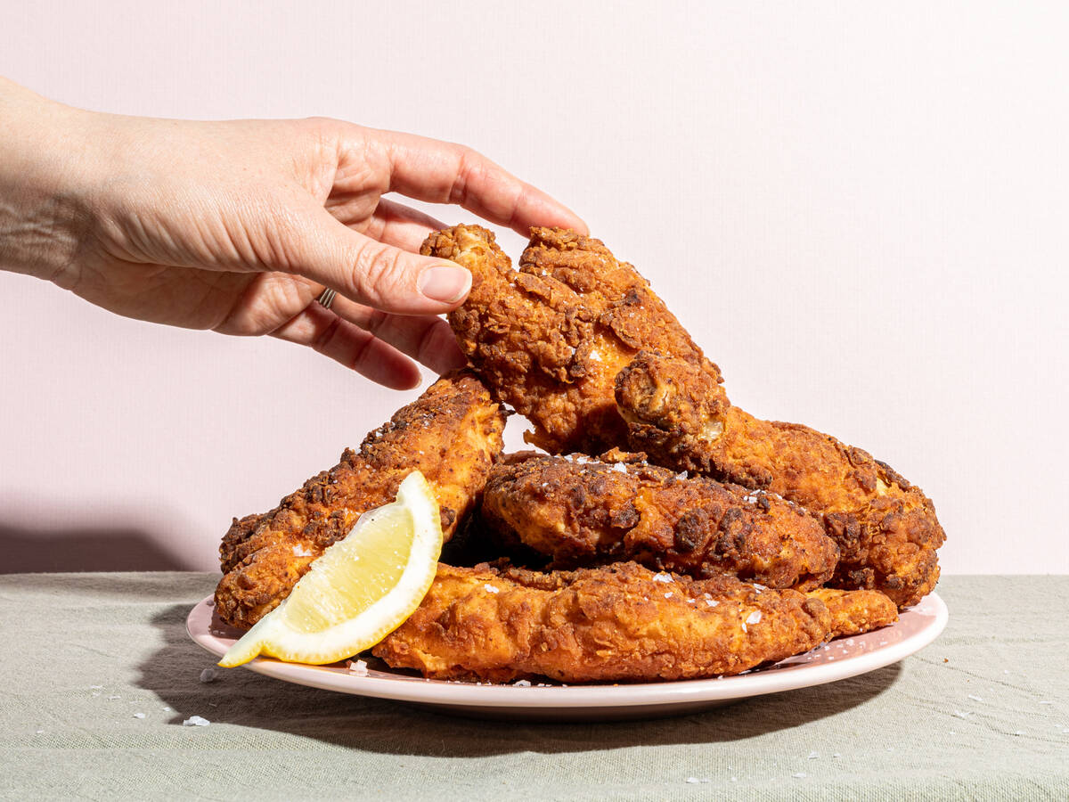 Wir testen Deep Fried vs. Air Fried Chicken | Kitchen Stories